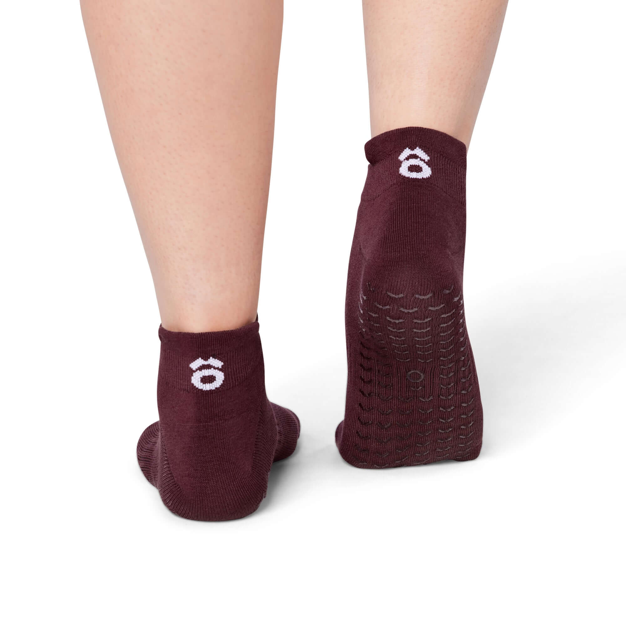 Magenta Low-Rise Pilates Grip Socks for Reformer | ÓWEAR Essentials ...